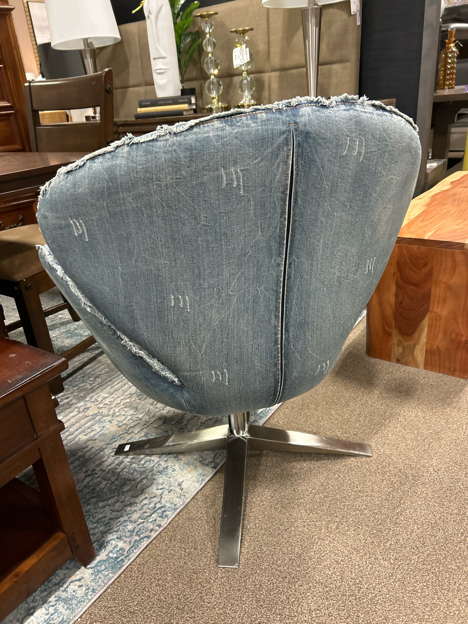 Model Home Swivel chair – Furniture Buy Consignment